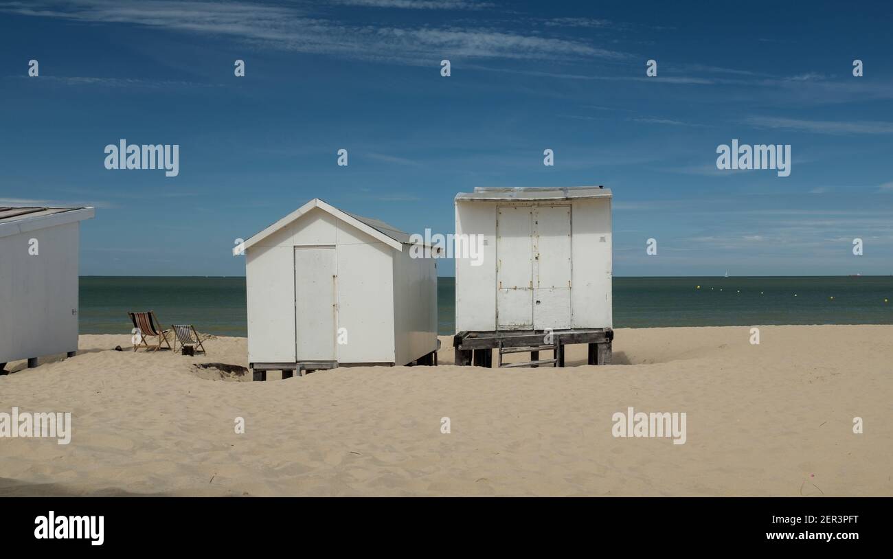 Cabines sur la plage -Fotos und -Bildmaterial in hoher Auflösung – Alamy