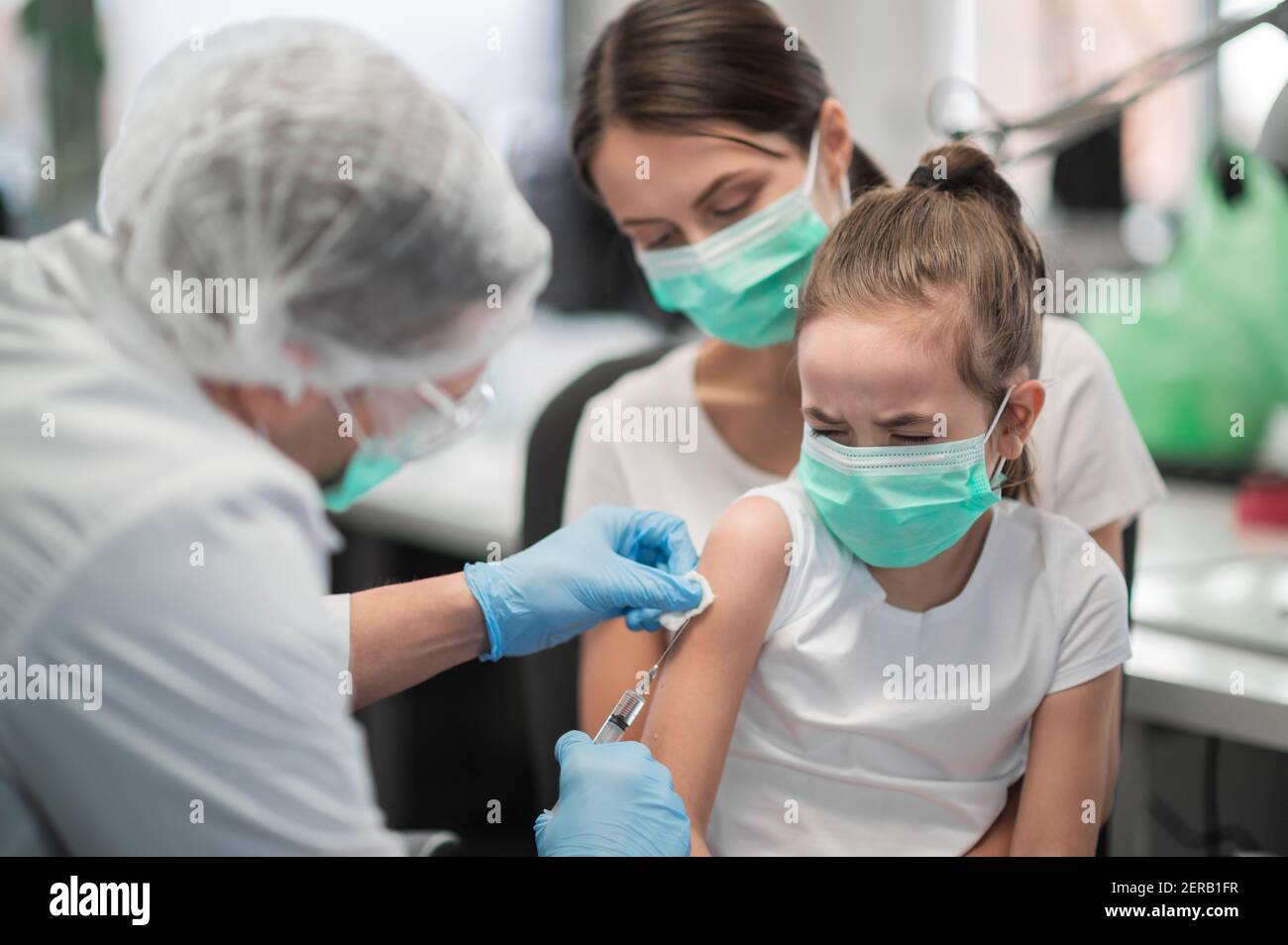 Mädchen Hatten Eine Covid Impfung Stockfotos und -bilder Kaufen - Alamy