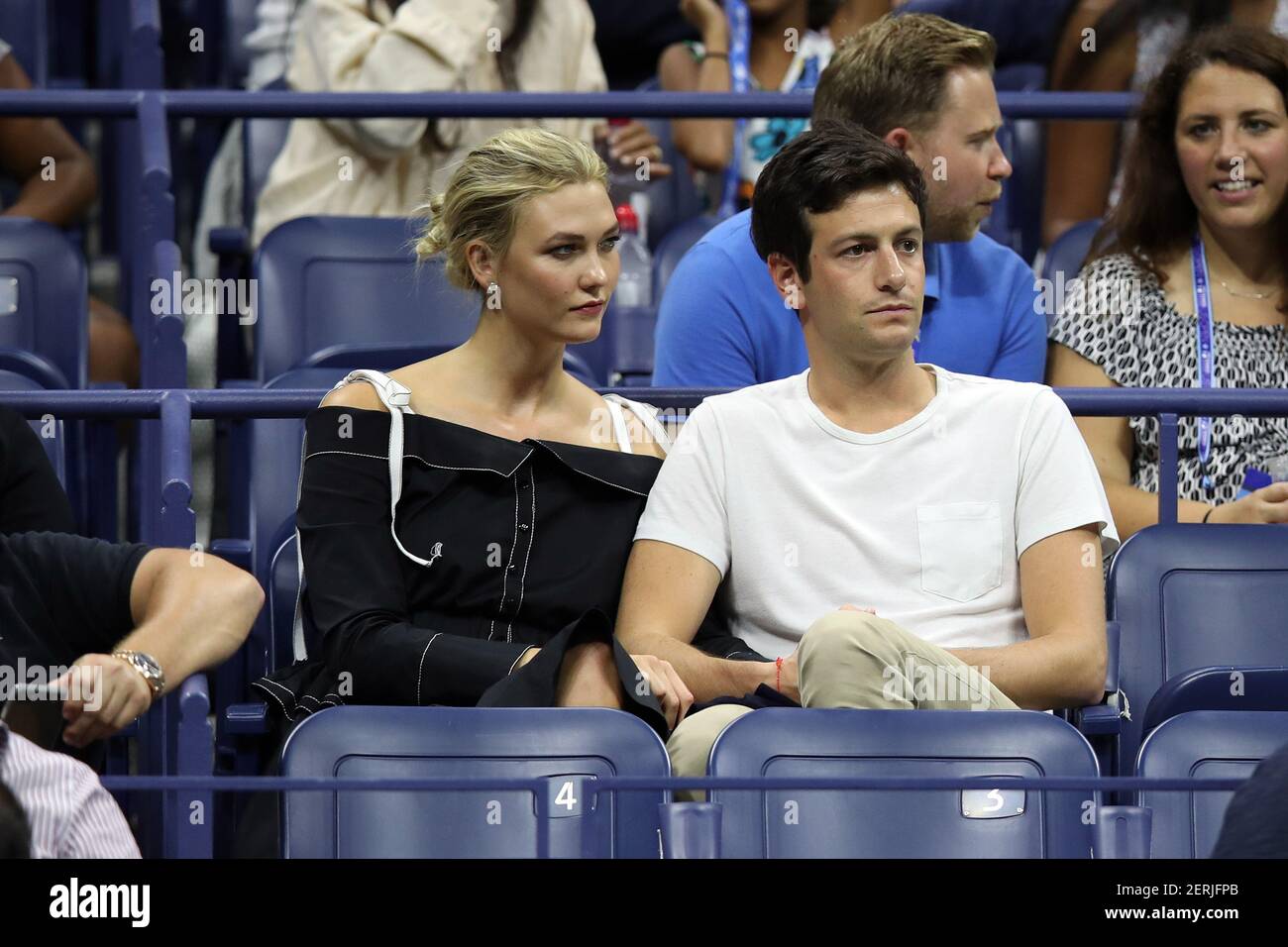 (L-R) Model Karlie Kloss und Joshua Kushner besuchen am 6. September ...