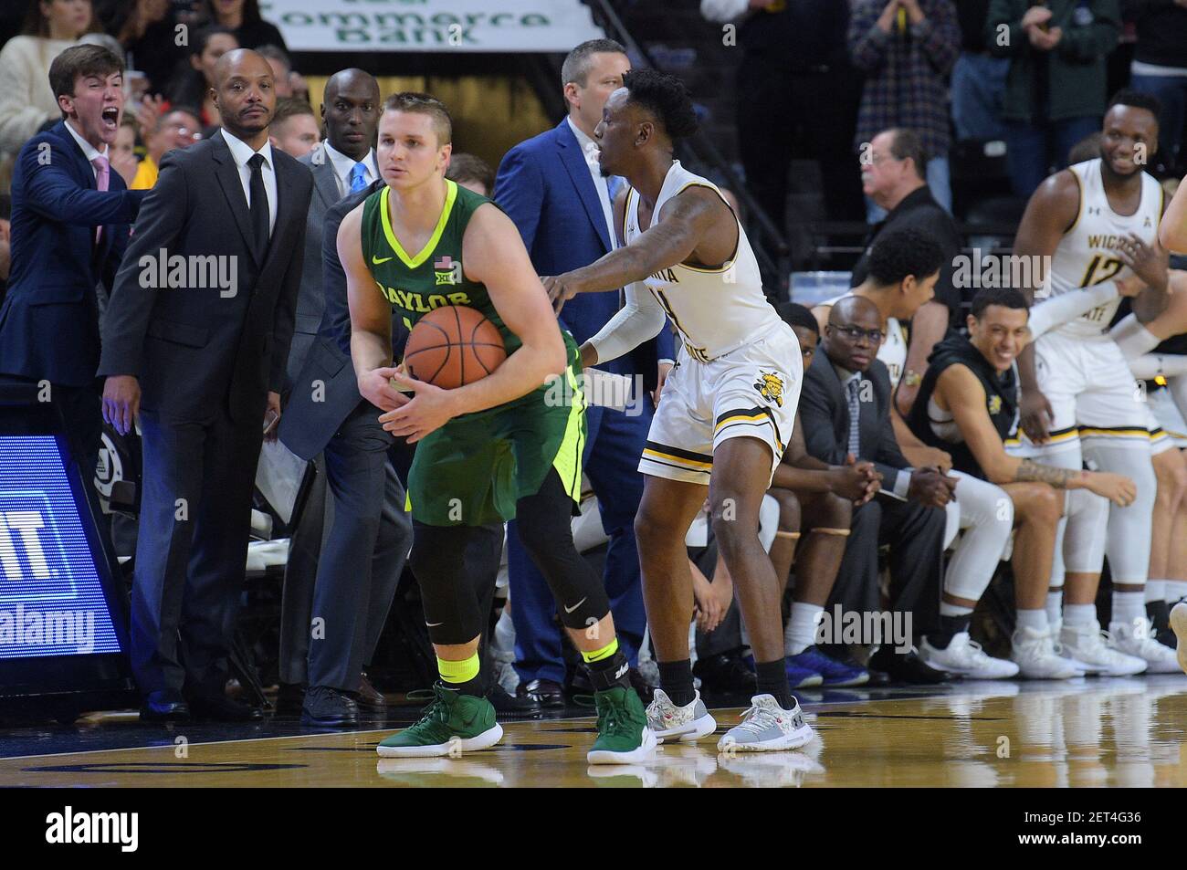 Dezember 01,2018: Baylor Bears Wache Makai Mason (10) ruft Timeout ...