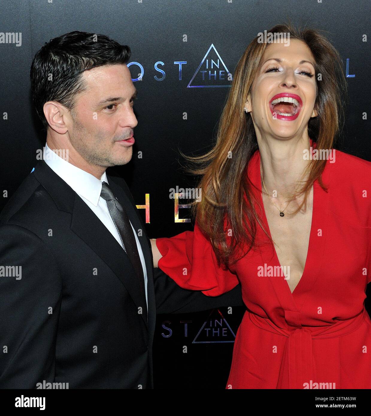 L-R: Die Schauspieler David Alan Basche und Alysia Reiner besuchen am ...