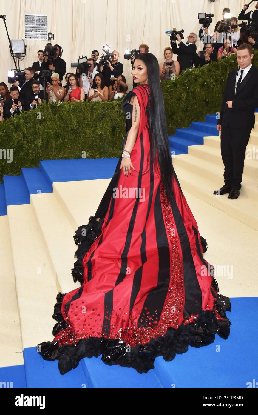 Nicki Minaj kommt im Metropolitan Museum of Art Costume Institute ...