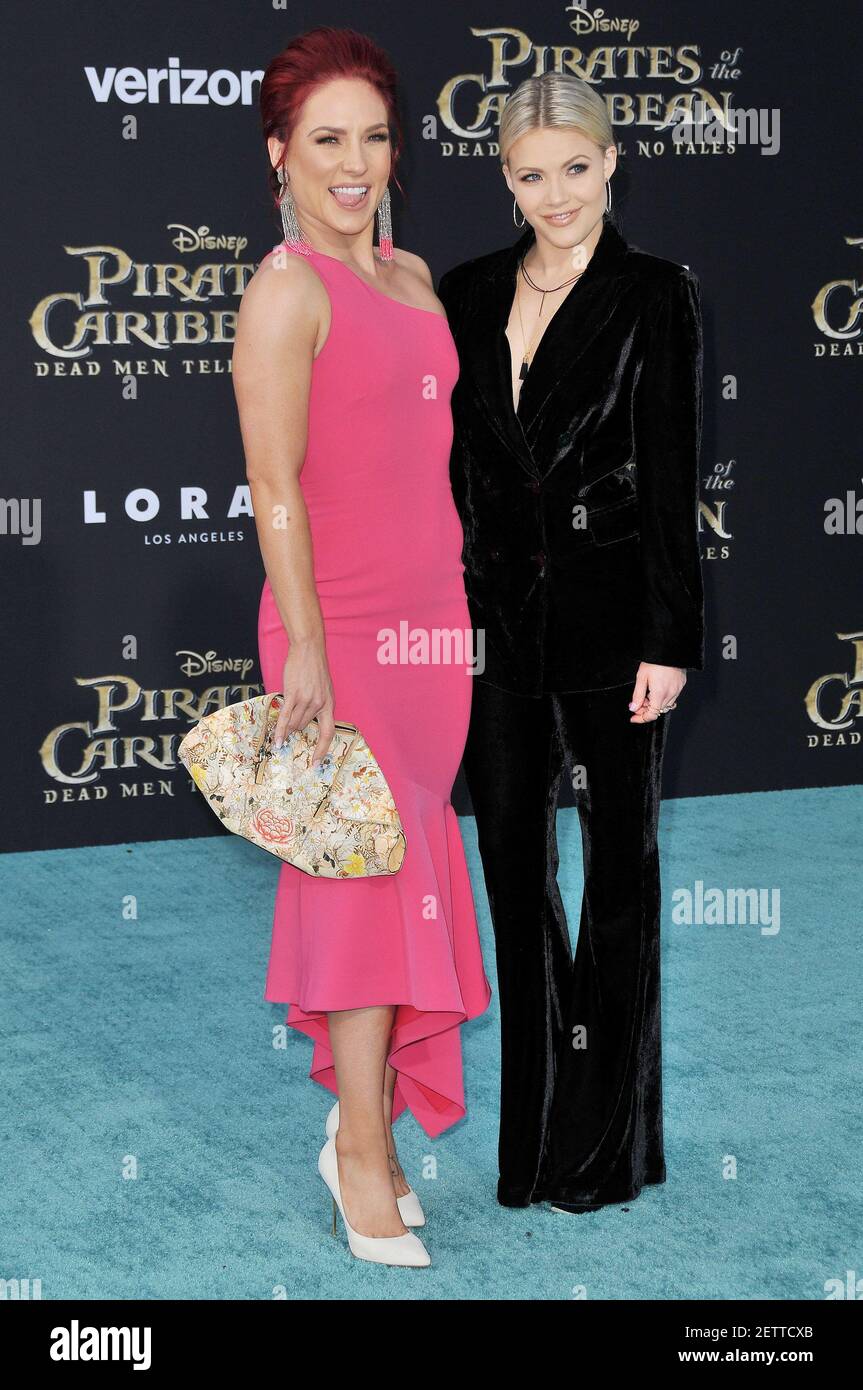 (L-R) Sharna Burgess und Witney Carson kommen bei der 'Pirates of the ...