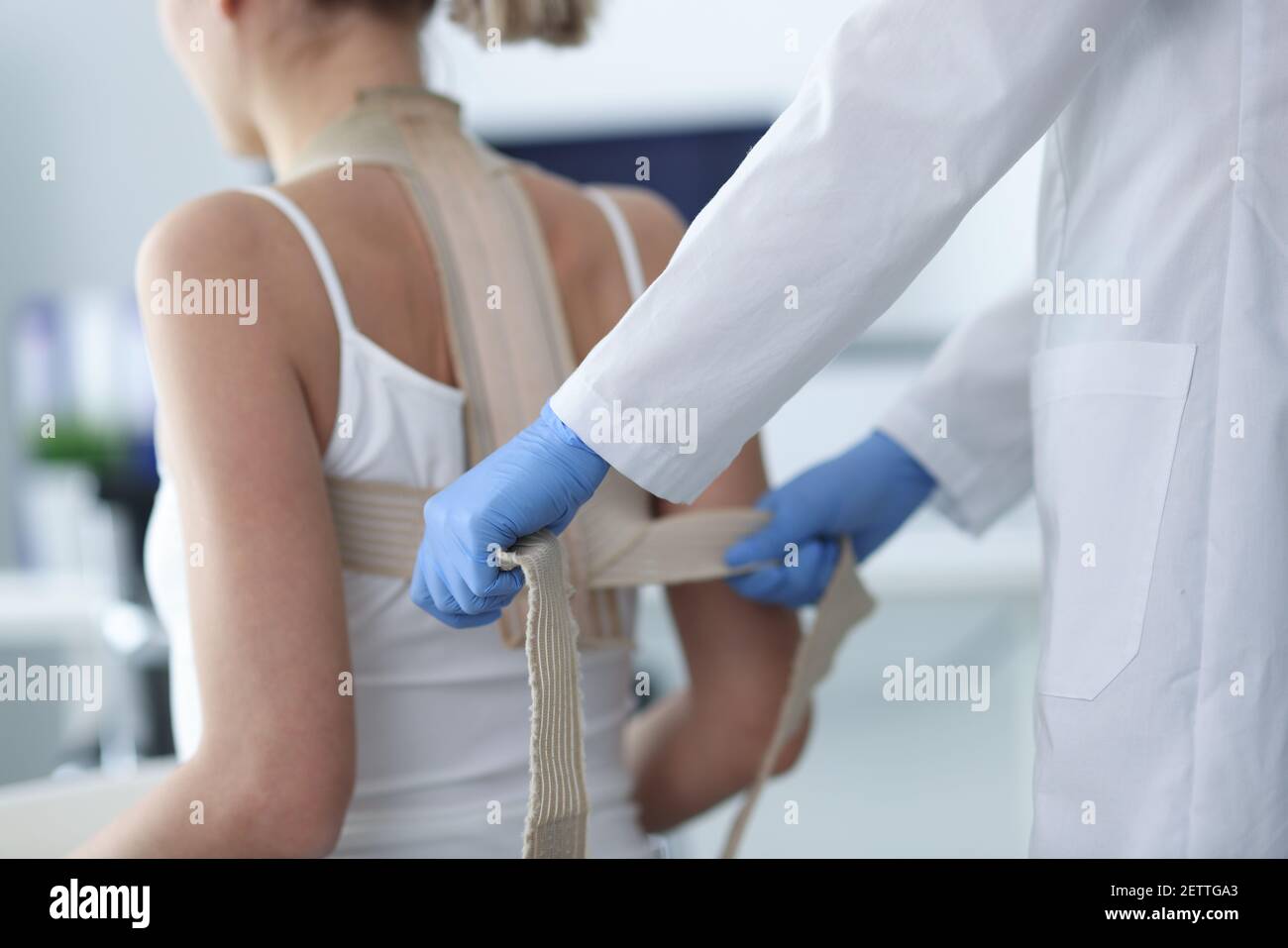 Skoliose korsett -Fotos und -Bildmaterial in hoher Auflösung – Alamy