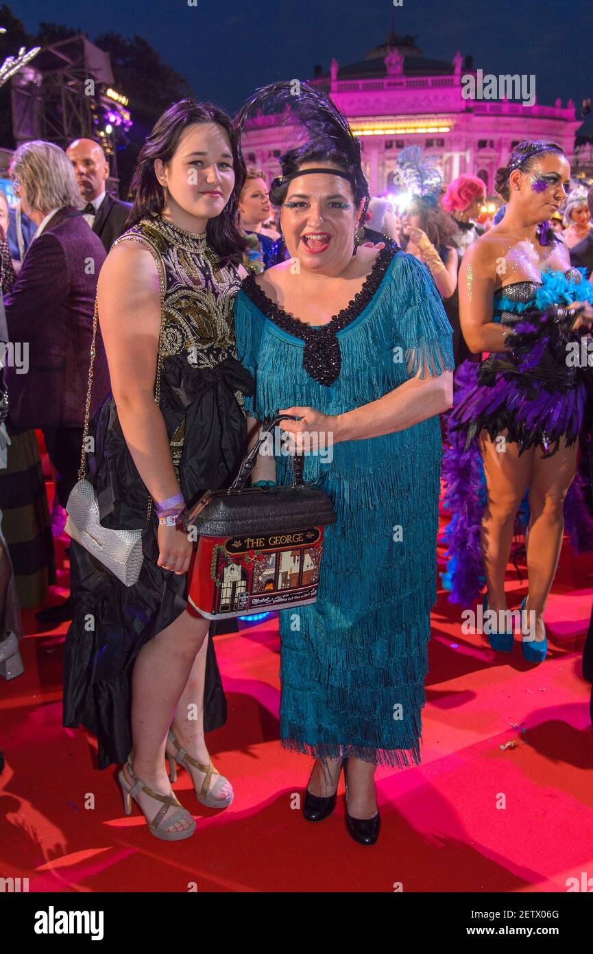 Lifeball 2017 - Red Carpet, Rathaus, Wien, 10,6.2017, Maria HAPPEL mit ...