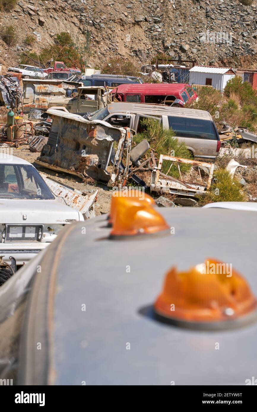 Broken autos -Fotos und -Bildmaterial in hoher Auflösung - Seite 2 - Alamy