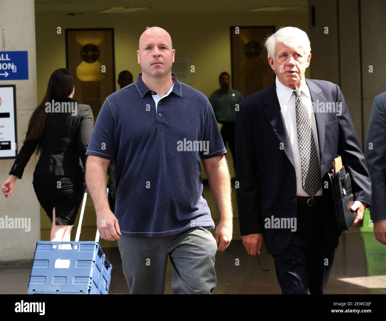 Der Chicagoer Polizist Joseph Walsh, links, mit seinem Anwalt Tom Breen ...