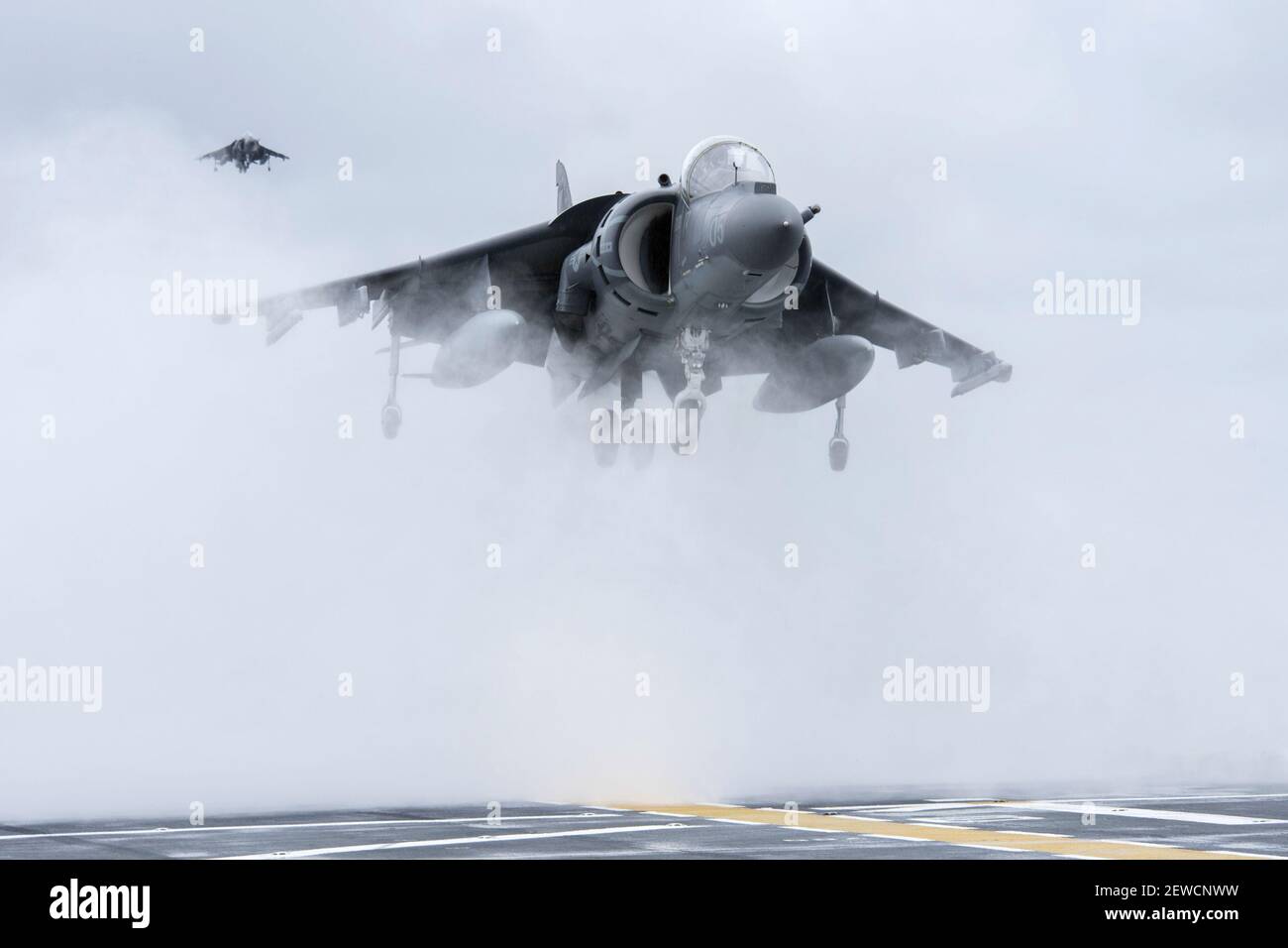 Hull Maintenance Technician 2nd Klasse Timothy Dunkel leitet ein ...