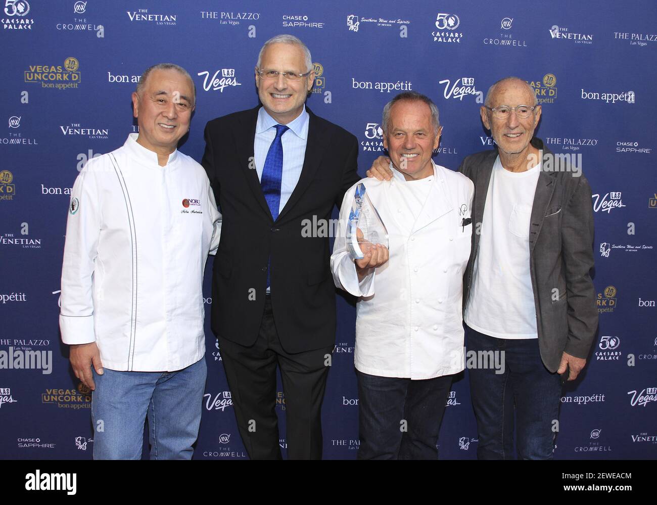 Chefkoch Nobu Matsuhisa, Caesars Palace President Gary Selesner ...