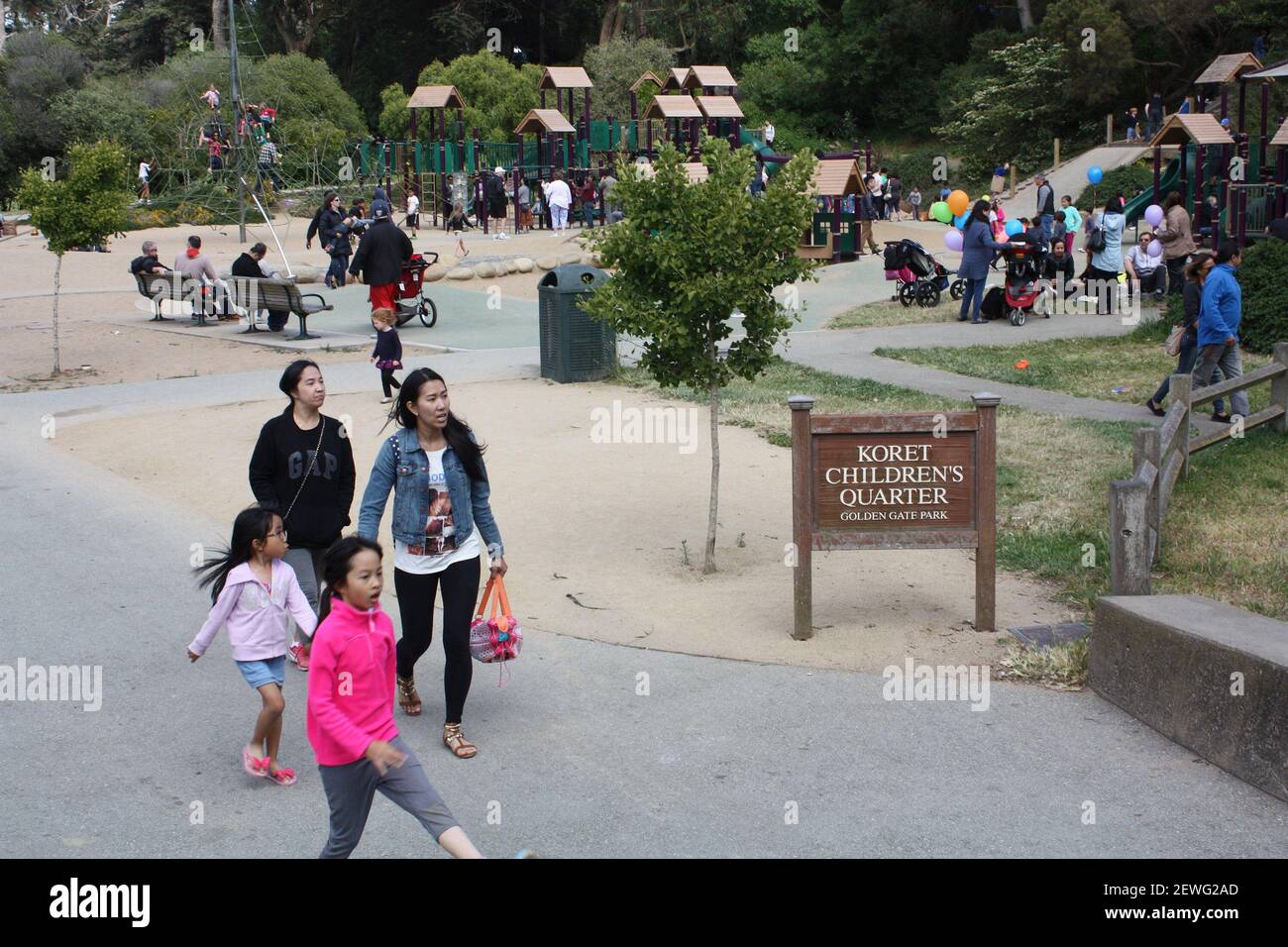 Für Kinder stehen im Koret Children's Playground im Golden Gate Park von San Francisco ...