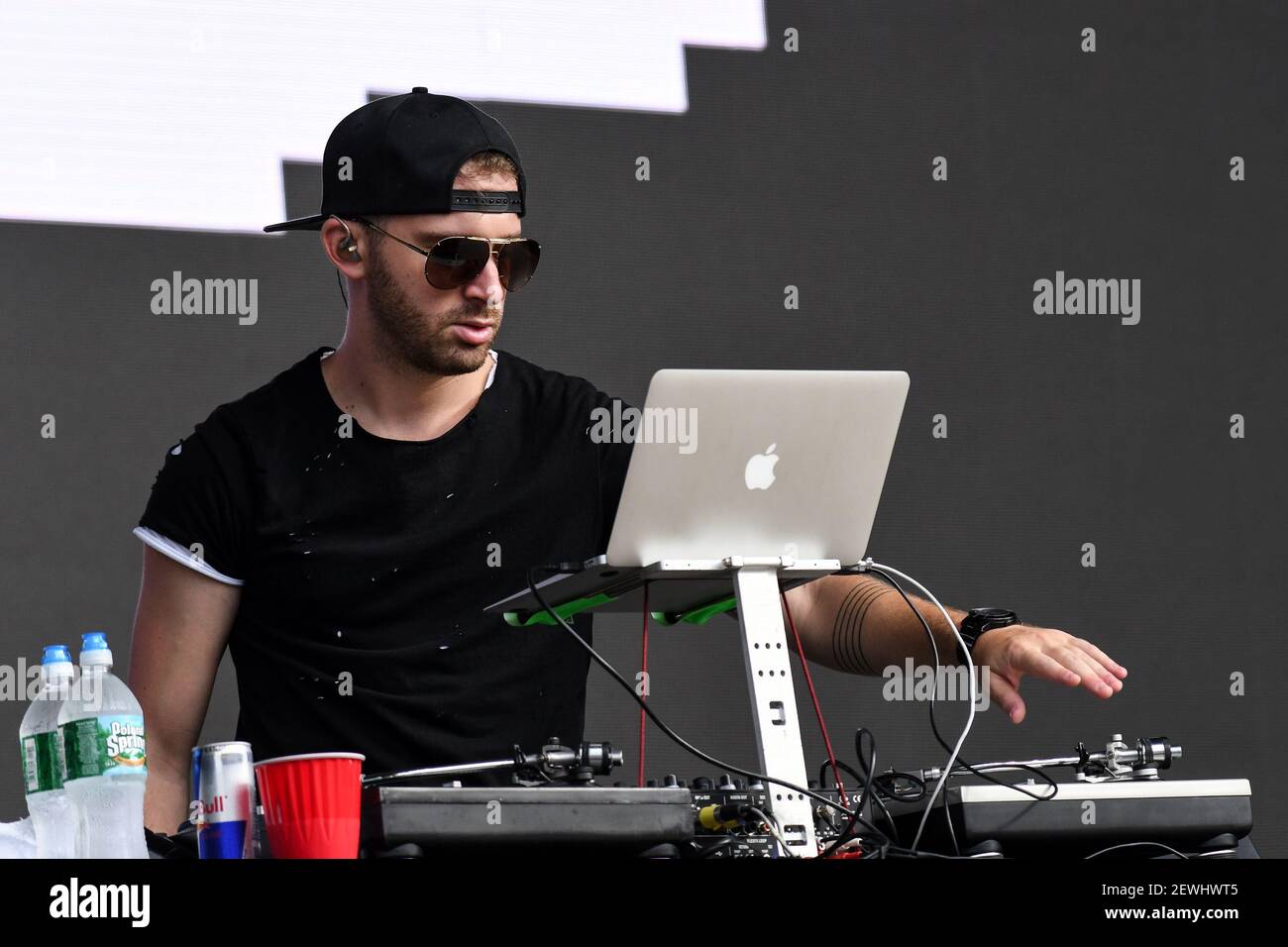 Caleb Shapiro, Cal Shapiro, Timeflies, auf der Bühne des Billboard Hot ...