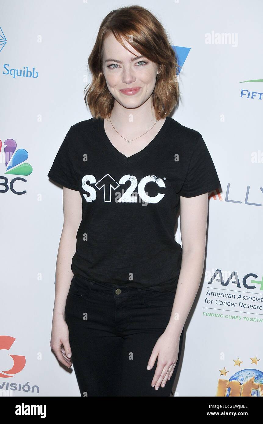 Emma Stone kommt am Stand Up to Cancer 2016 an, der am Freitag, den 9 ...