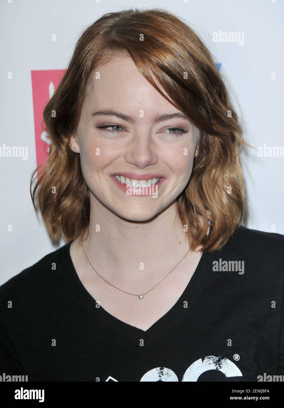 Emma Stone kommt am Stand Up to Cancer 2016 an, der am Freitag, den 9 ...