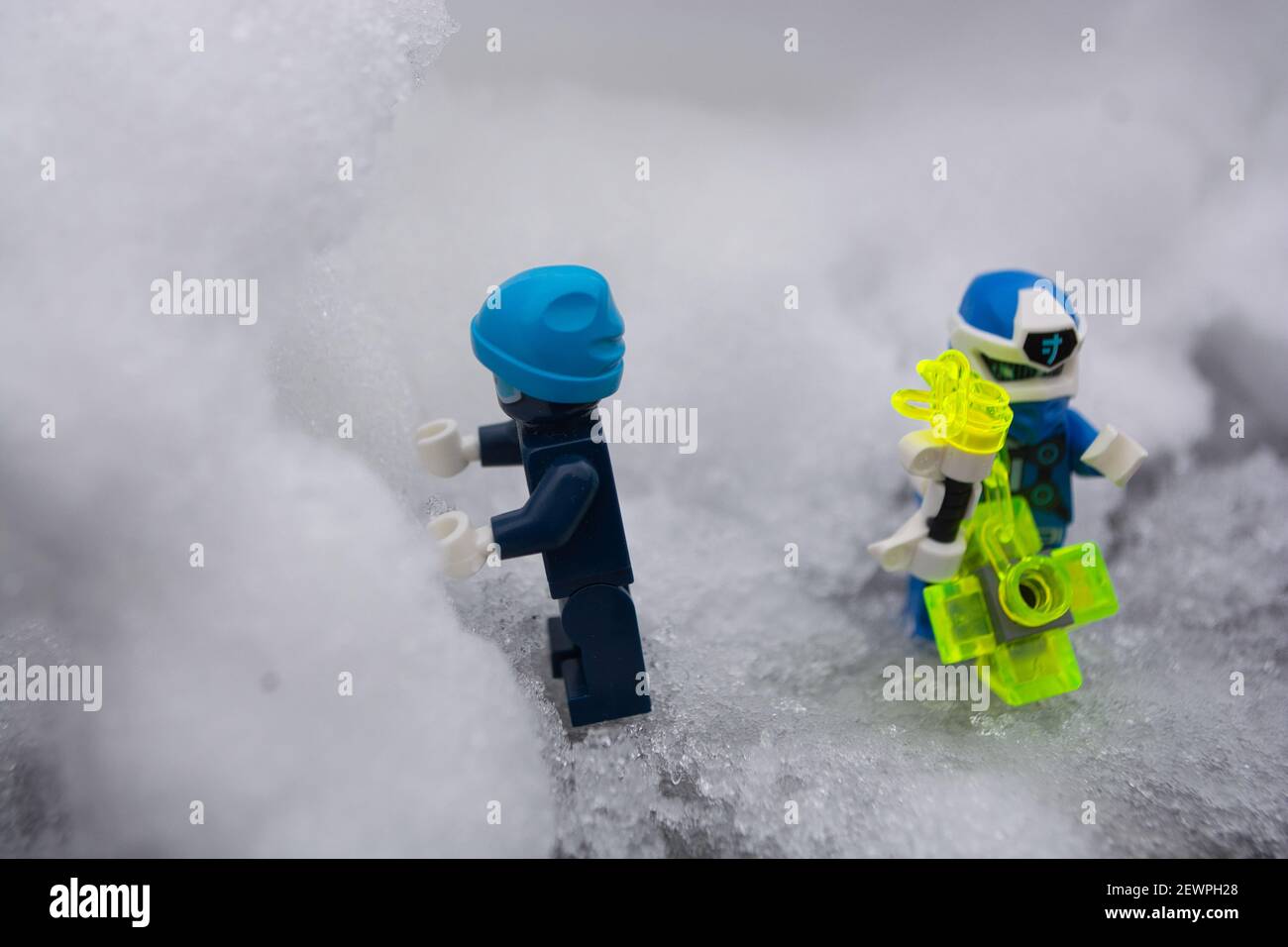 Zwei lego minifiguren -Fotos und -Bildmaterial in hoher Auflösung – Alamy