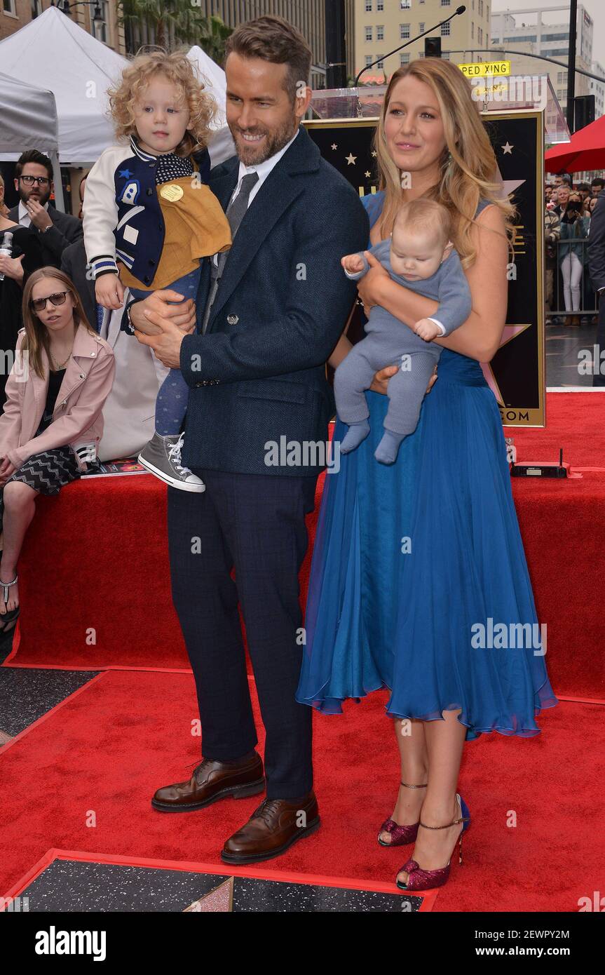 (L-R) Tochter James Reynolds, Ryan Reynolds, Baby Daughter und Blake ...