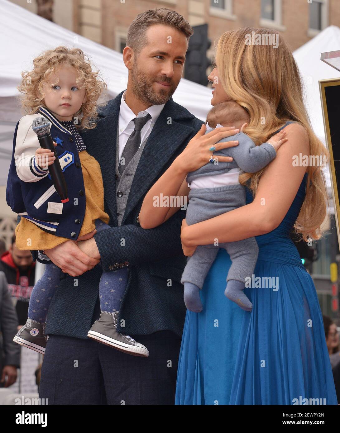 (L-R) Tochter James Reynolds, Ryan Reynolds, Baby Daughter und Blake ...