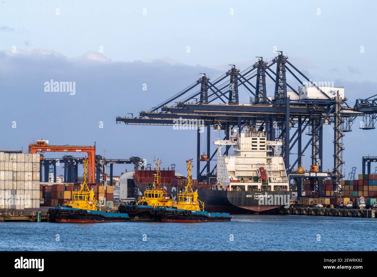 Frachtschiffe panamakanal -Fotos und -Bildmaterial in hoher Auflösung ...