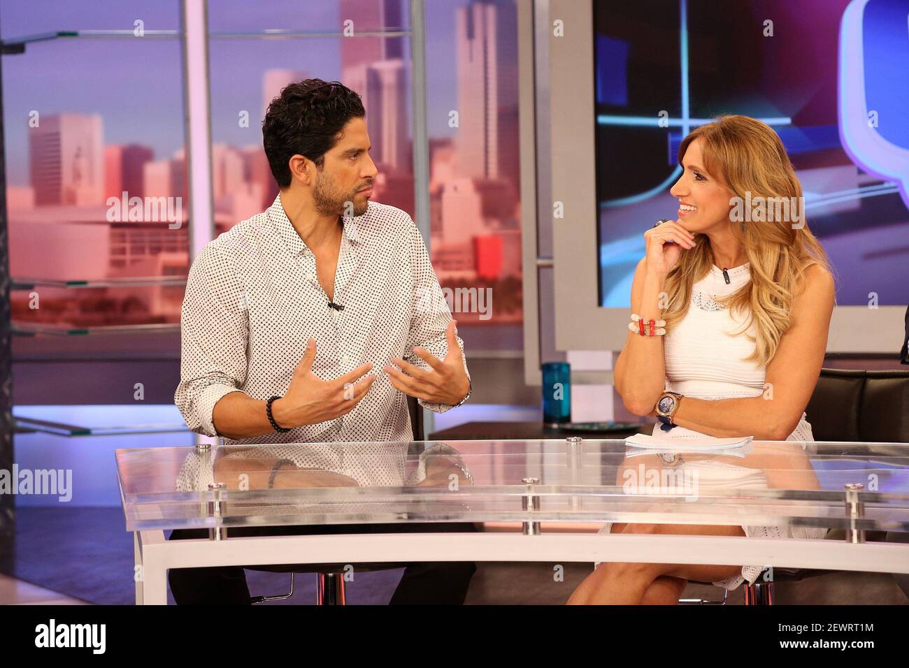 MIAMI, FLORIDA-JUNI 24: Schauspieler Adam Rodriguez und Lily Estefan ...