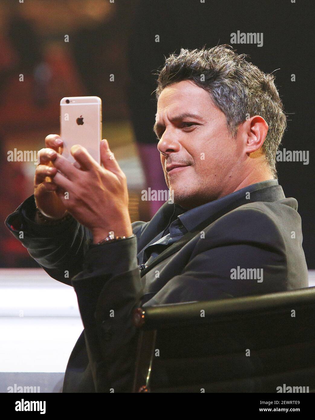 MIAMI, FL - NOVEMBER 22: Alejandro Sanz ist am Set der Reality-Show 'La ...