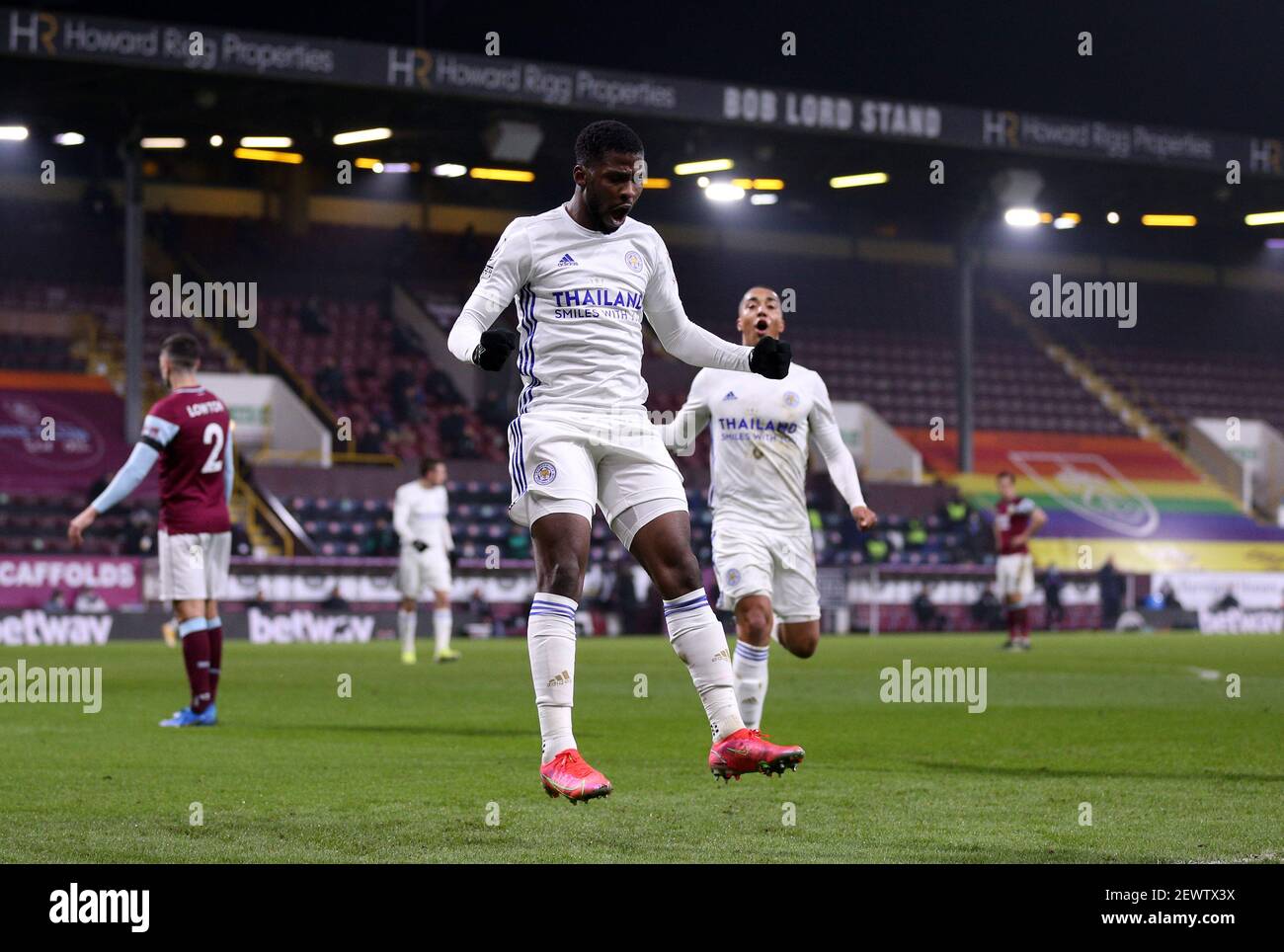 Kelechi Iheanacho von Leicester City feiert das erste Tor des Spiels ...