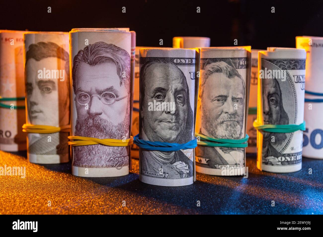 Geld In Rollen Stockfotos und -bilder Kaufen - Alamy