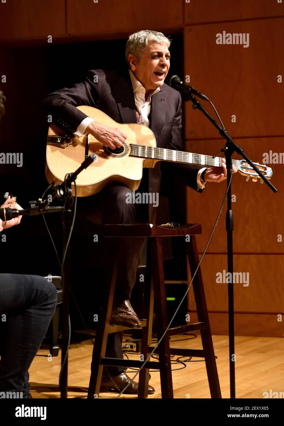 Enrico Macias tritt bei der Eröffnungsnacht des 2015 New York Sephardic ...