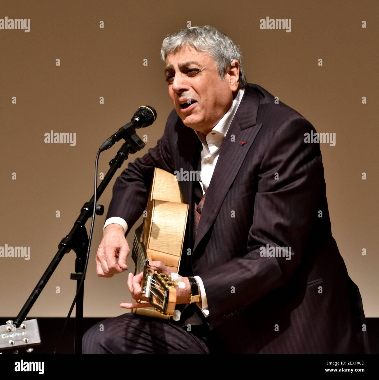 Enrico Macias tritt bei der Eröffnungsnacht des 2015 New York Sephardic ...