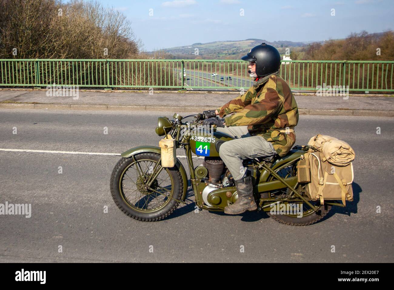 Tarnung motorrad bikerjacke -Fotos und -Bildmaterial in hoher Auflösung ...