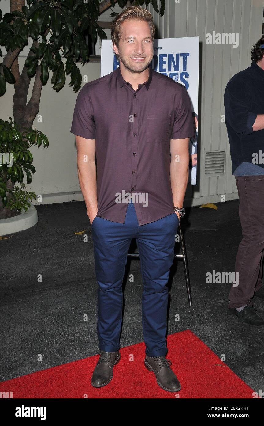 Ryan Hansen kommt zu Hulus 'Resident Advisors' Los Angeles Premiere ...