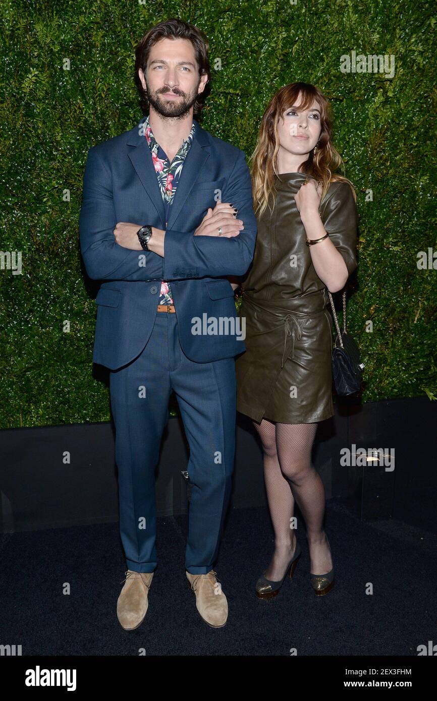 (L-R) Schauspieler Michiel Huisman und Tara Elders besuchen das Chanel ...