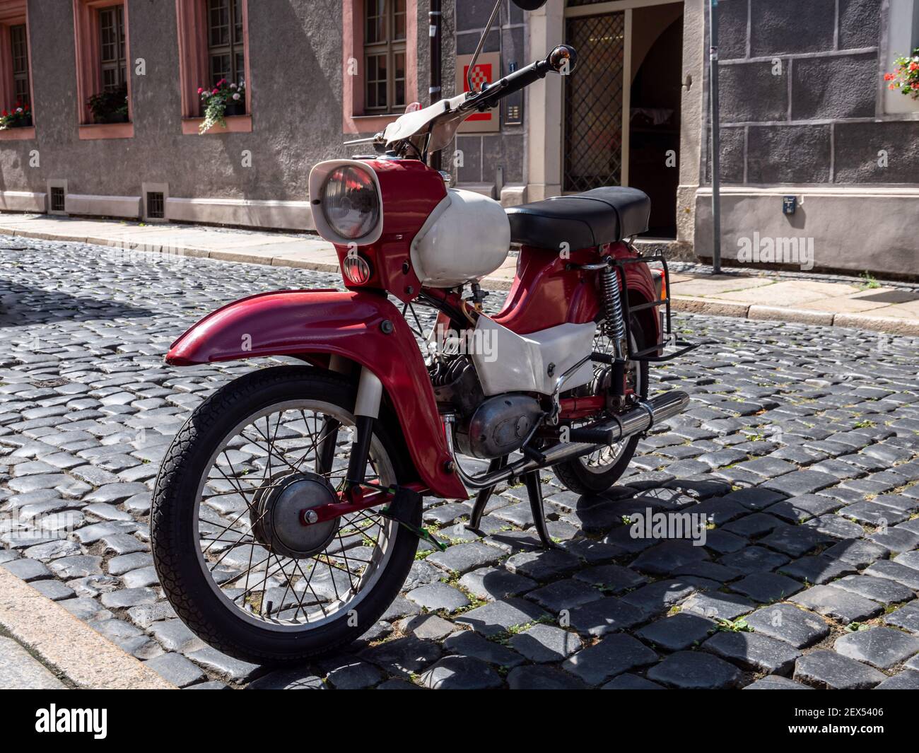 Altes Moped aus der ehemaligen DDR Stockfotografie - Alamy
