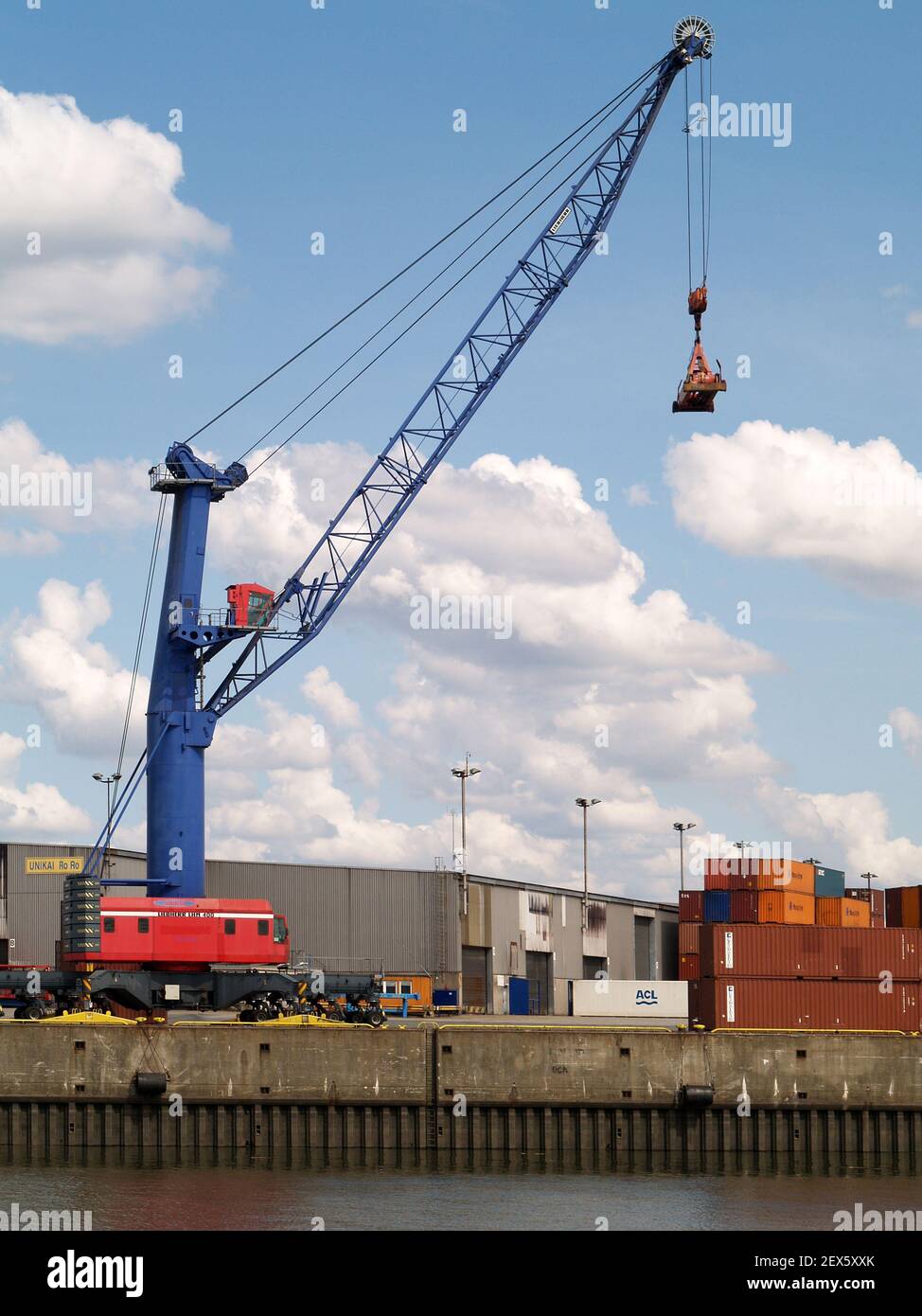 Pillar crane -Fotos und -Bildmaterial in hoher Auflösung – Alamy