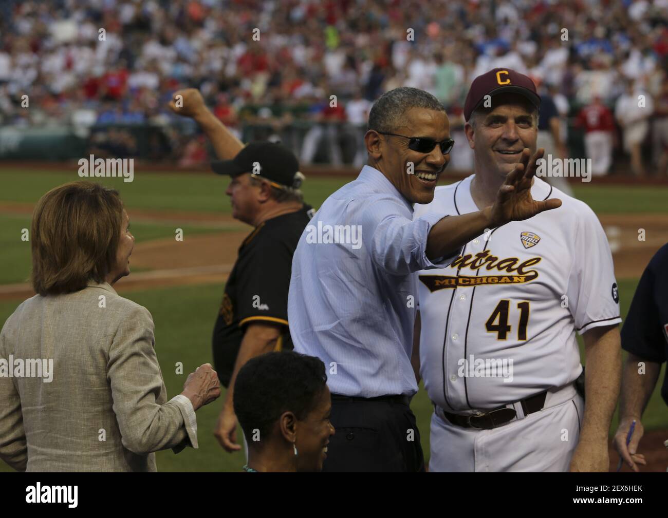 US-Präsident Barack Obama (C) beobachtet am 11. Juni 2015 im Nationals ...