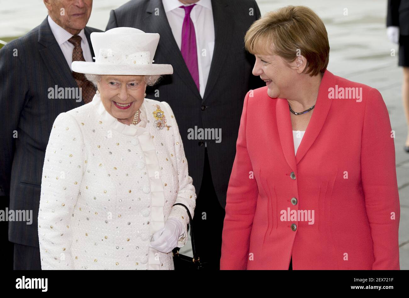 24-6-2015 BERLIN - die britische Königin Elisabeth II. (L) wird am 24 ...
