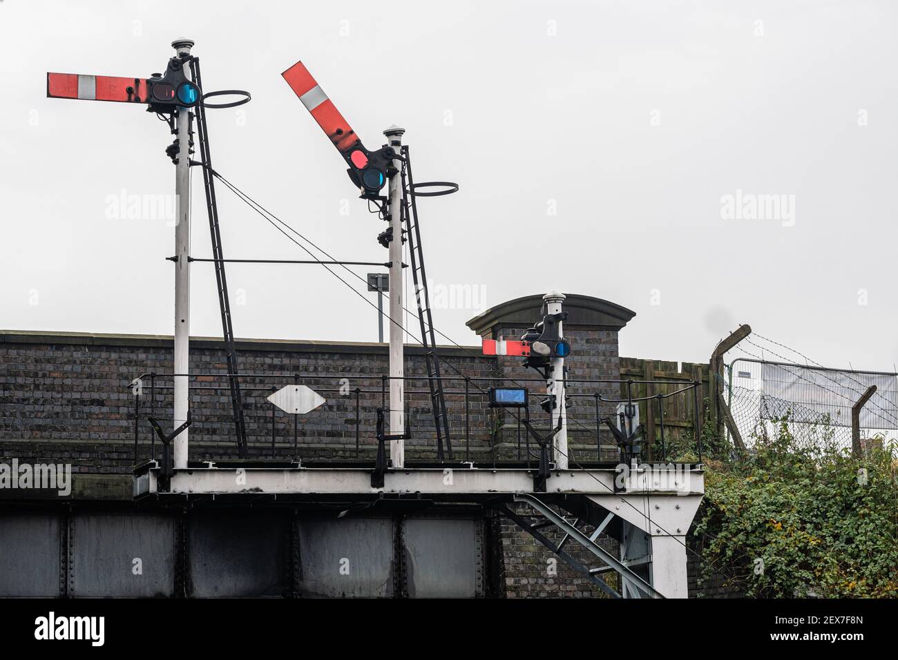 Signale gantry -Fotos und -Bildmaterial in hoher Auflösung – Alamy