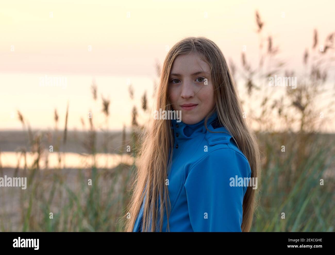 Cute teen teenager blonde girl -Fotos und -Bildmaterial in hoher ...