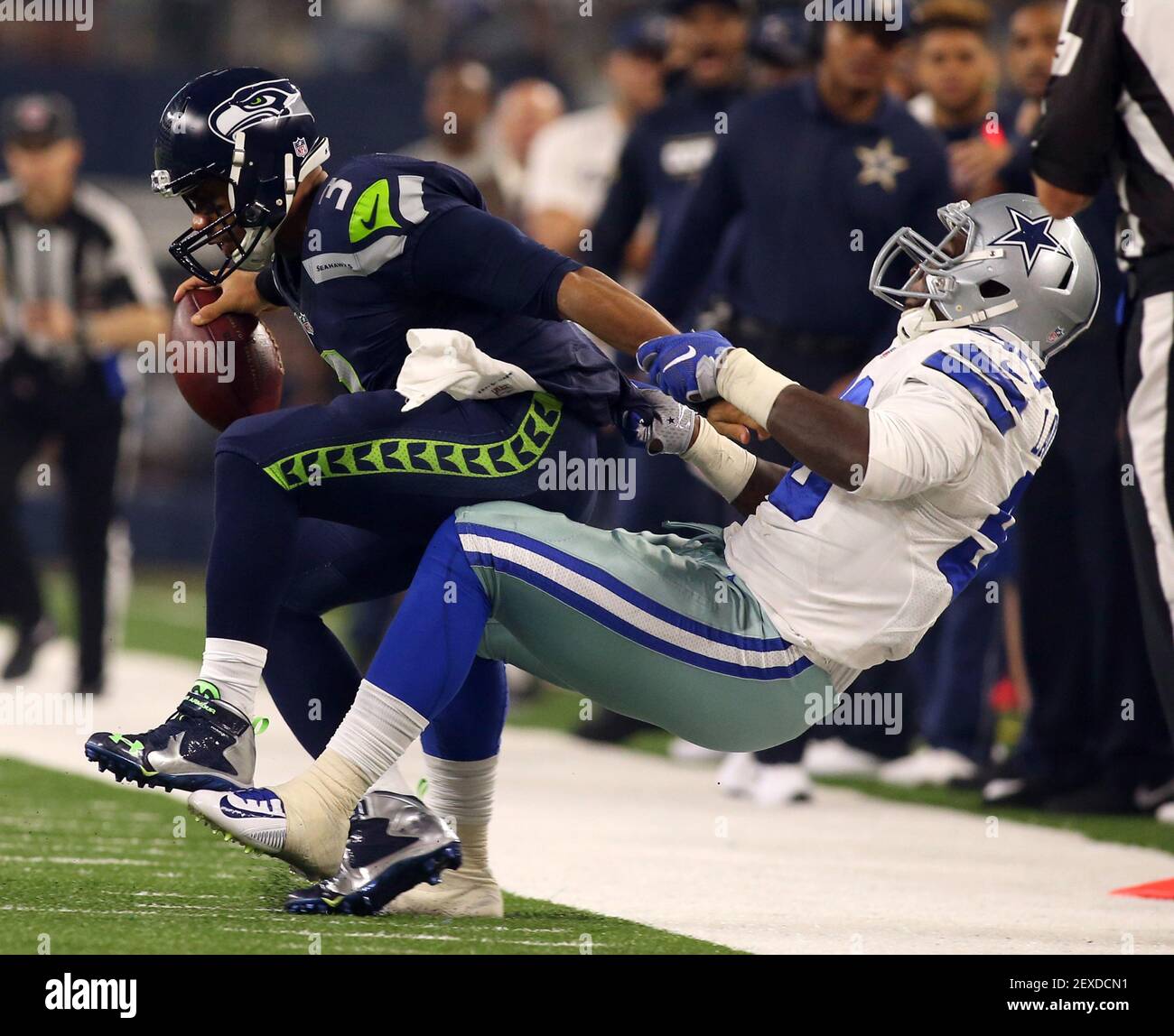 Seattle Seahawks Quarterback Russell Wilson (3) wird am Sonntag, den 1 ...