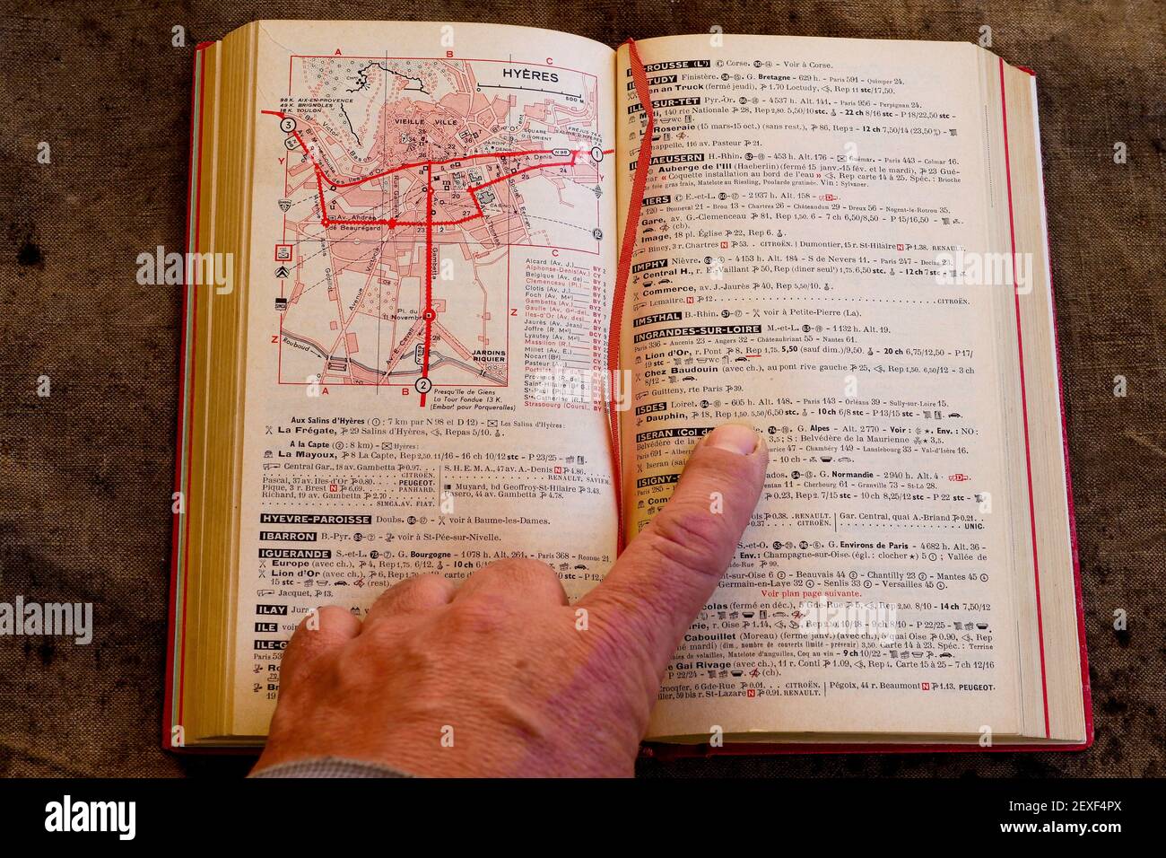 Michelin restaurant guide book -Fotos und -Bildmaterial in hoher ...