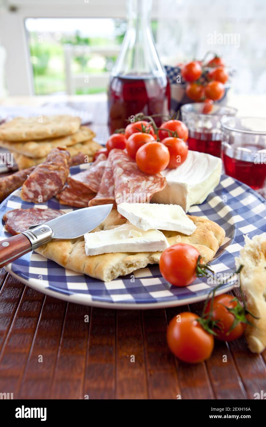 Käse wurst -Fotos und -Bildmaterial in hoher Auflösung - Seite 2 - Alamy