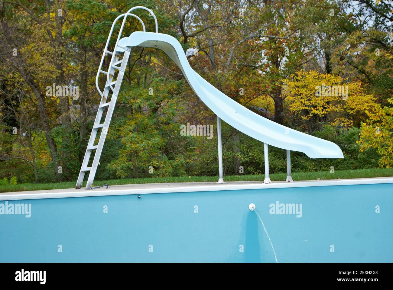 Empty water slide swimming pool -Fotos und -Bildmaterial in hoher ...