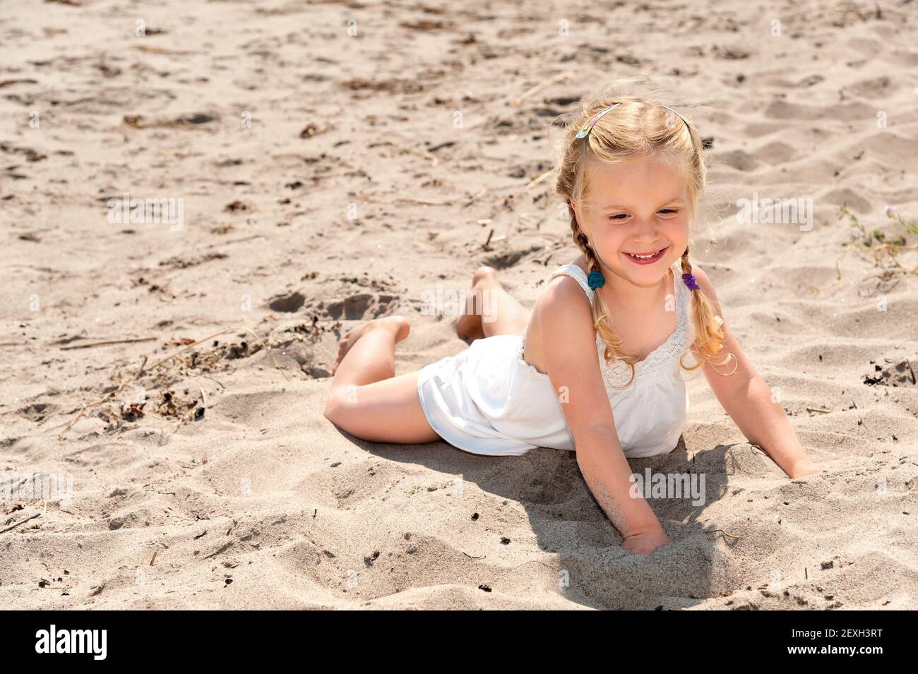 Preteen beach summer -Fotos und -Bildmaterial in hoher Auflösung – Alamy