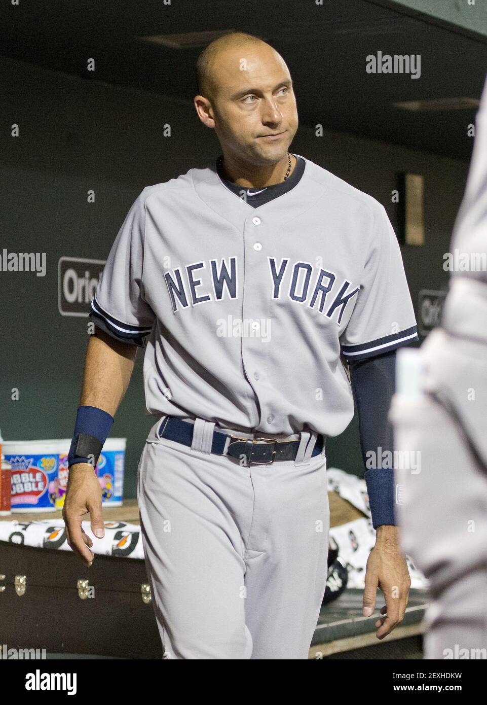 New York Yankees Shortstop Derek Jeter (2) trägt einen angewiderten ...