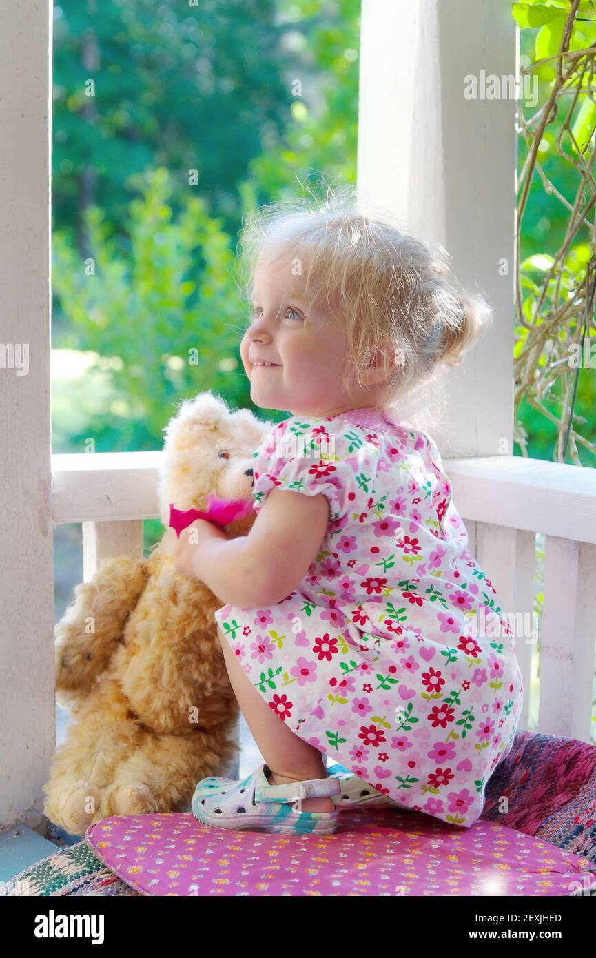 Kleiner teddy -Fotos und -Bildmaterial in hoher Auflösung – Alamy