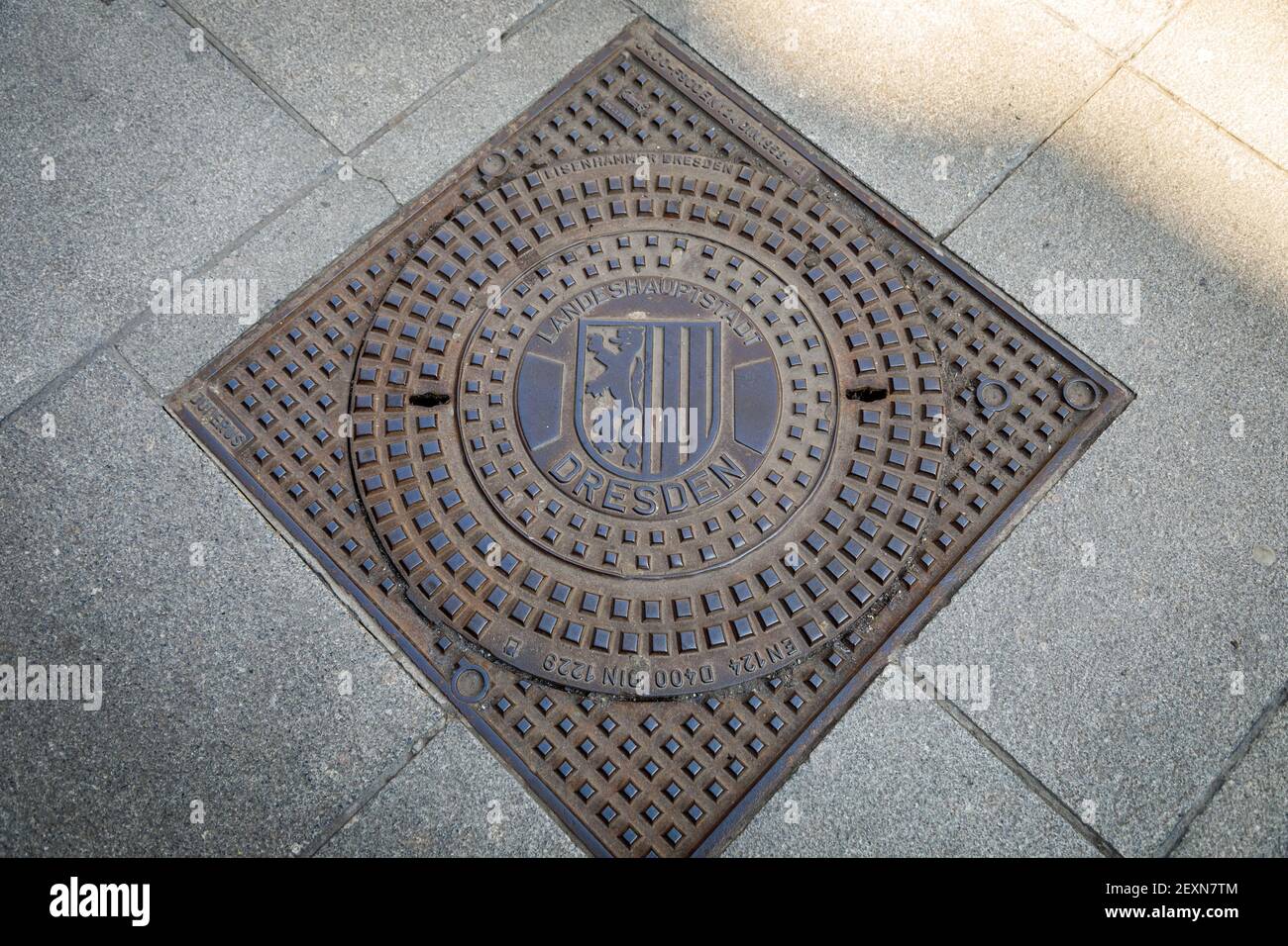 Schachtdeckel stahl -Fotos und -Bildmaterial in hoher Auflösung – Alamy