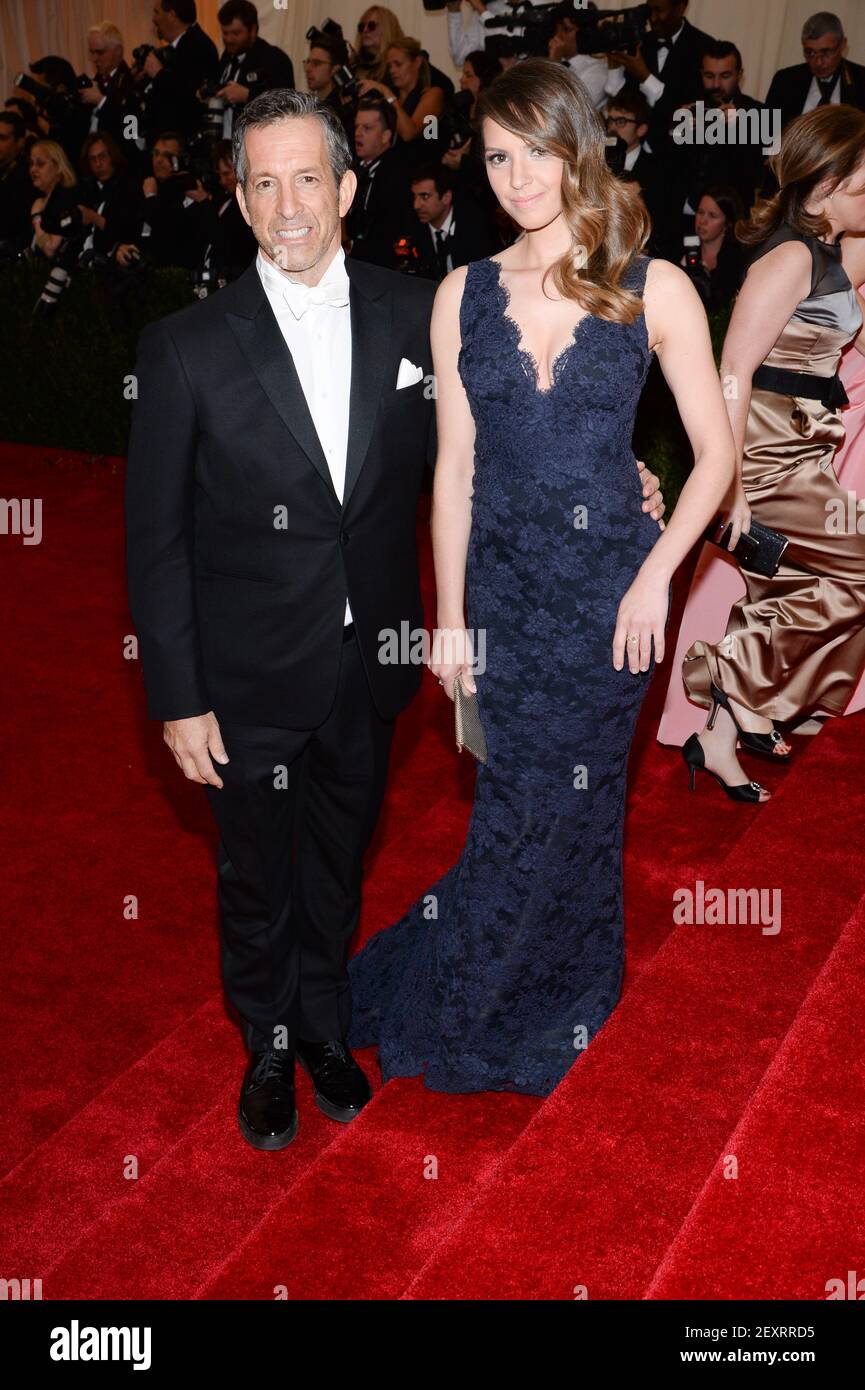 Kenneth Cole und seine Tochter und Emily Cole besuchen die 2014 Costume ...