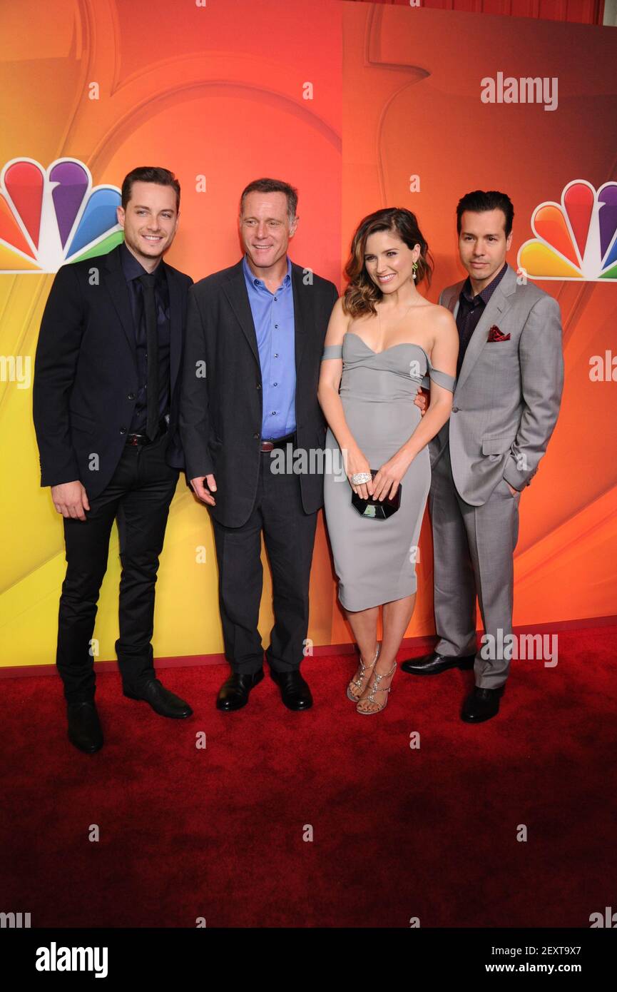 L-R: Jesse Lee Saffer, Jason Beghe, Sophia Bush, Jon Seda nehmen an der ...