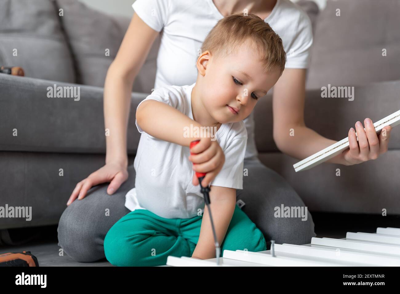 Hilfe Adult Stockfotos und -bilder Kaufen - Alamy