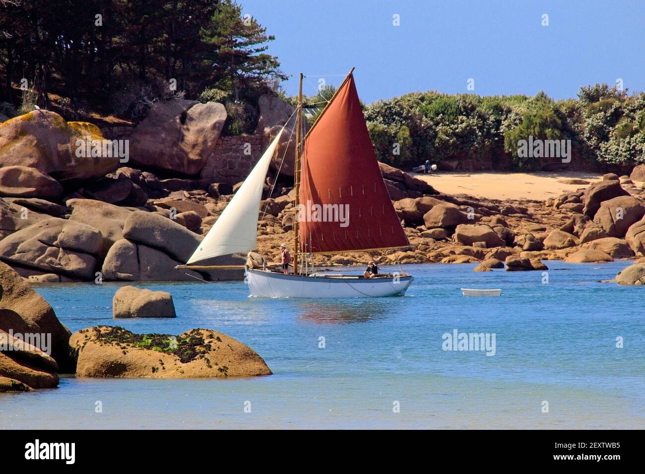 Segelboot auf dem meer -Fotos und -Bildmaterial in hoher Auflösung – Alamy