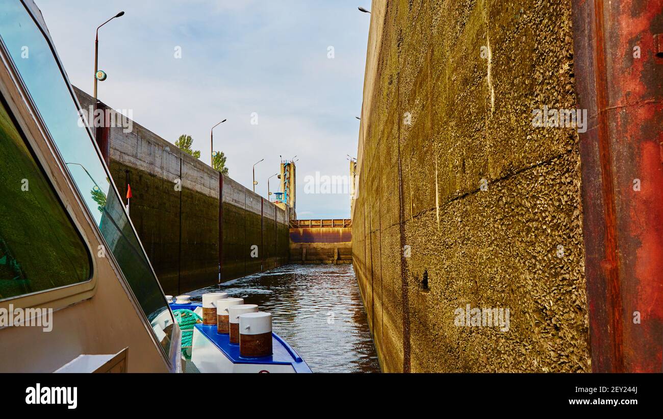 Fluss schleusen -Fotos und -Bildmaterial in hoher Auflösung – Alamy