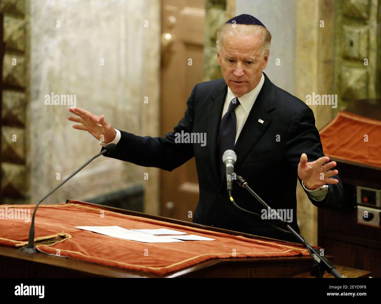 Vizepräsident Joe Biden spricht während der Beerdigung für US-Senator ...